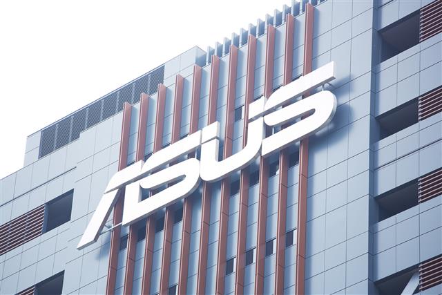 Asustek posts record profit in 2020