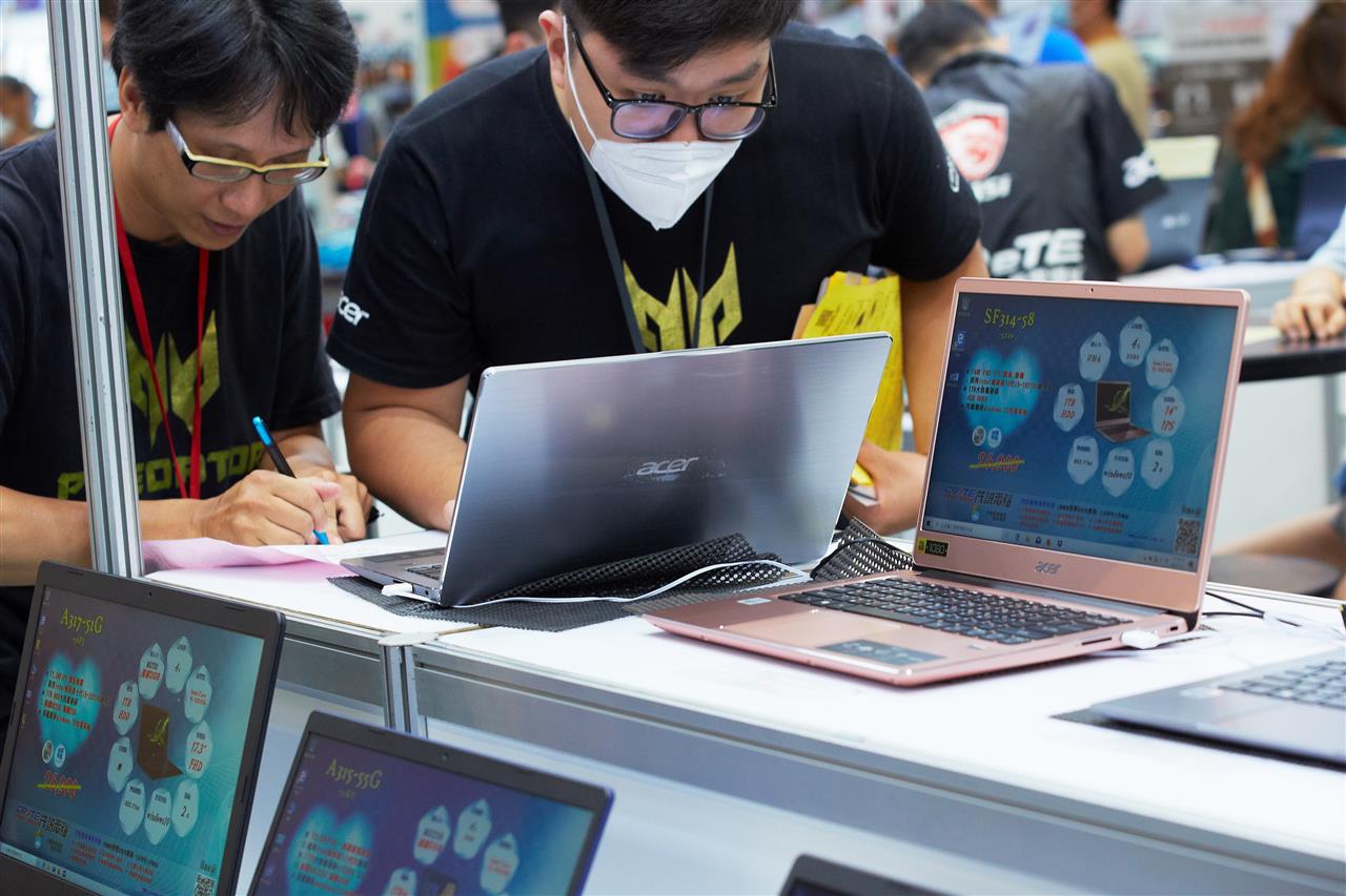 Highlights of the day: Top vendors see notebook shipments drop in August